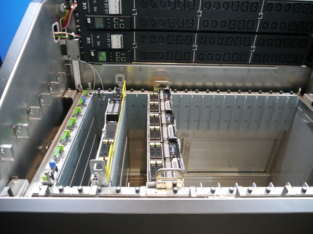 可容納25臺1U伺服器，技嘉打造自有品牌單相浸沒液冷方案 | iThome